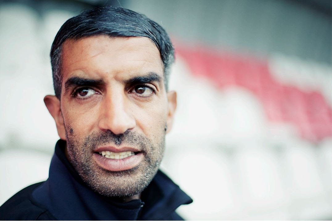 Mourad Mghizrat als een vis in het water bij de Sparta Banen Marsch ...