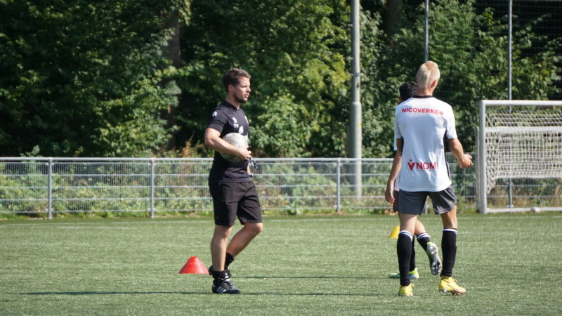 Tim Vincken (hoofdtrainer Sparta O16) en Melvin Zaalman (hoofdtrainer ...