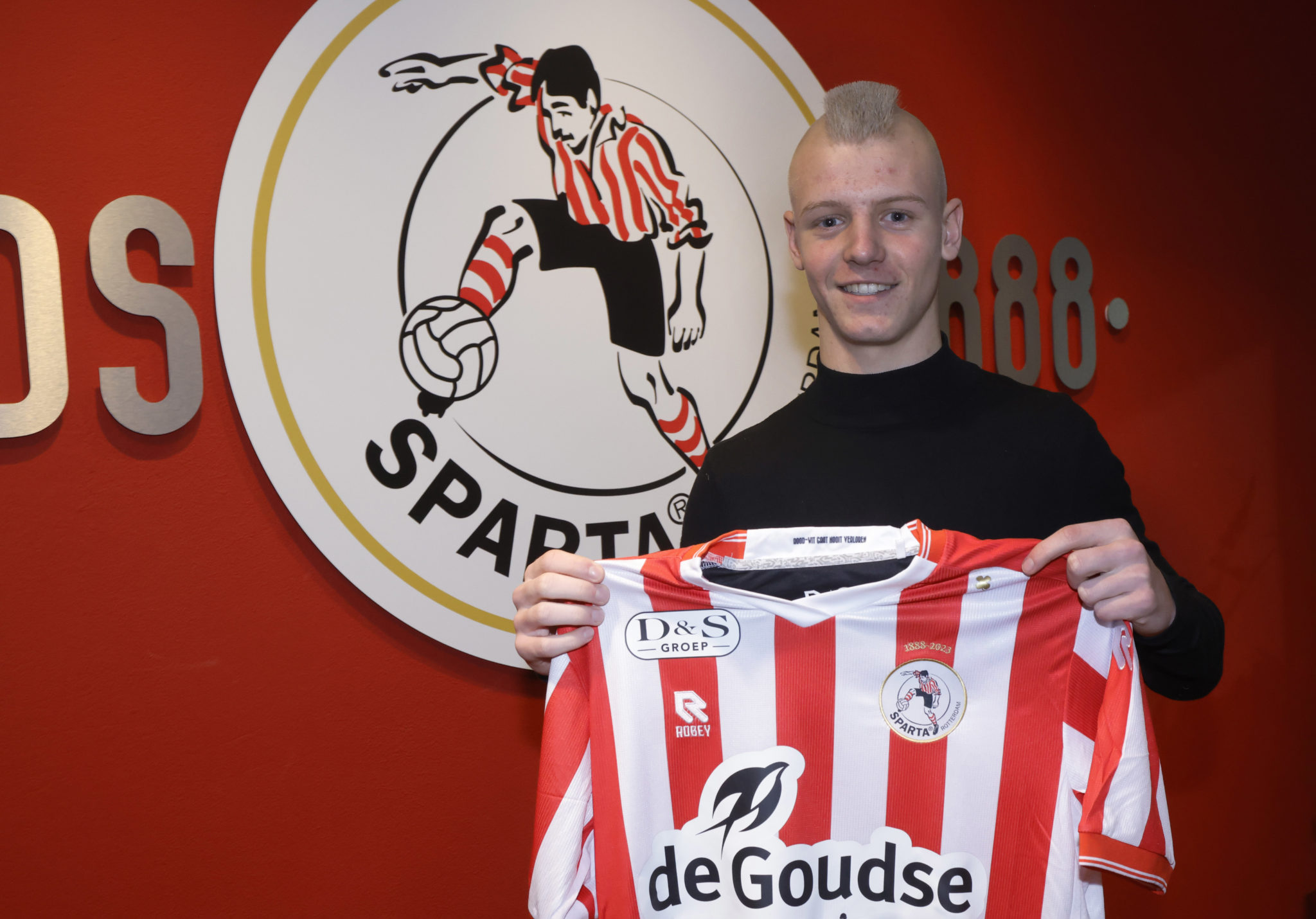Giannino Vianello tekent eerste profcontract bij Sparta Rotterdam ...
