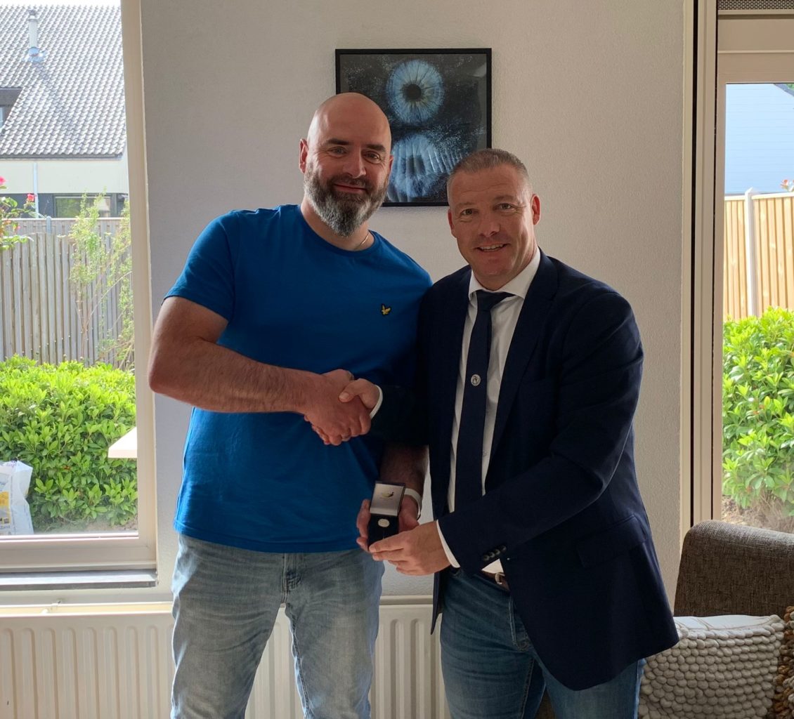 Negen jubilerende supporters ontvangen insigne | Sparta Rotterdam